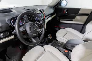 Black MINI Countryman 2023 in Vilnius, with an engine capacity of 2.00 L and mileage of 33 thousand km for 31491 €, photo 13 on AUTOMOTO.COM.LV