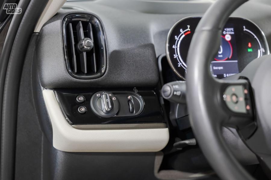 Black MINI Countryman 2023 in Vilnius, with an engine capacity of 2.00 L and mileage of 33 thousand km for 31491 €, photo 15 on AUTOMOTO.COM.LV