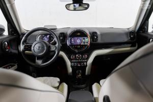Black MINI Countryman 2023 in Vilnius, with an engine capacity of 2.00 L and mileage of 33 thousand km for 31491 €, photo 21 on AUTOMOTO.COM.LV