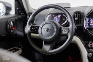 Black MINI Countryman 2023 in Vilnius, with an engine capacity of 2.00 L and mileage of 33 thousand km for 31491 €, photo 22 on AUTOMOTO.COM.LV