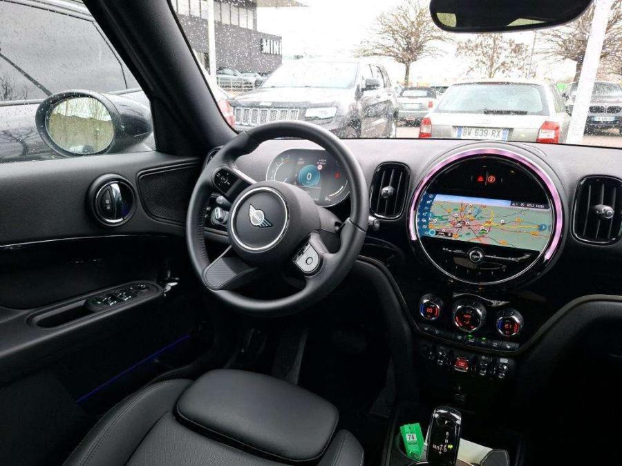 Black MINI Countryman 2023 in Vilnius, with an engine capacity of 1.50 L and mileage of 80 thousand km for 22264 €, photo 3 on AUTOMOTO.COM.LV