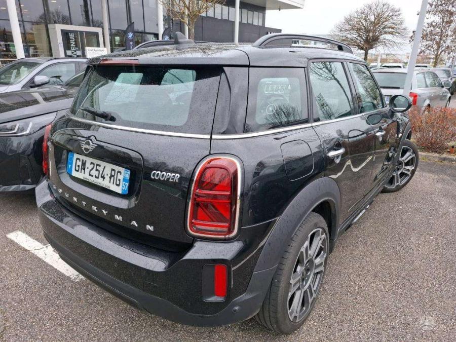 Black MINI Countryman 2023 in Vilnius, with an engine capacity of 1.50 L and mileage of 80 thousand km for 22264 €, photo 4 on AUTOMOTO.COM.LV