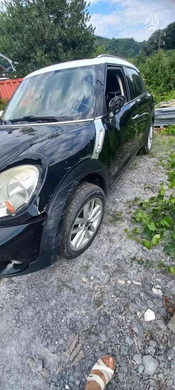 Black MINI Countryman 2010 in Panevezys, with an engine capacity of 1.60 L and mileage of 365 thousand km for 2250 €, photo 2 on AUTOMOTO.COM.LV