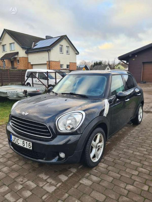 Black MINI Countryman 2011 in Kaisiadorys, with an engine capacity of 1.60 L and mileage of 279 thousand km for 4250 €, photo 3 on AUTOMOTO.COM.LV