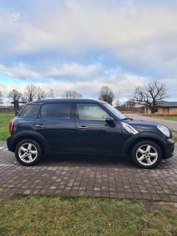 Black MINI Countryman 2011 in Kaisiadorys, with an engine capacity of 1.60 L and mileage of 279 thousand km for 4250 €, photo 8 on AUTOMOTO.COM.LV
