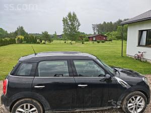 Melns MINI Countryman 2011 Ogre, ar dzinēja tilpumu 2.00 L un nobraukumu 200 tūkst. km par 5700 €, foto 6 vietnē AUTOMOTO.COM.LV