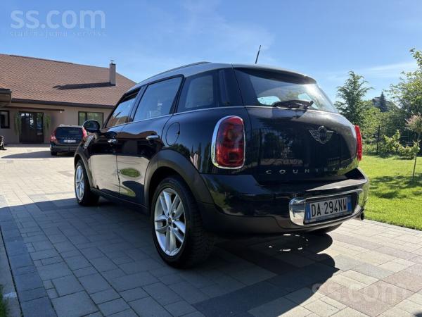 Black MINI Countryman 2011 in Bauska, with an engine capacity of 1.60 L and mileage of 221 thousand km for 3999 €, photo 4 on AUTOMOTO.COM.LV