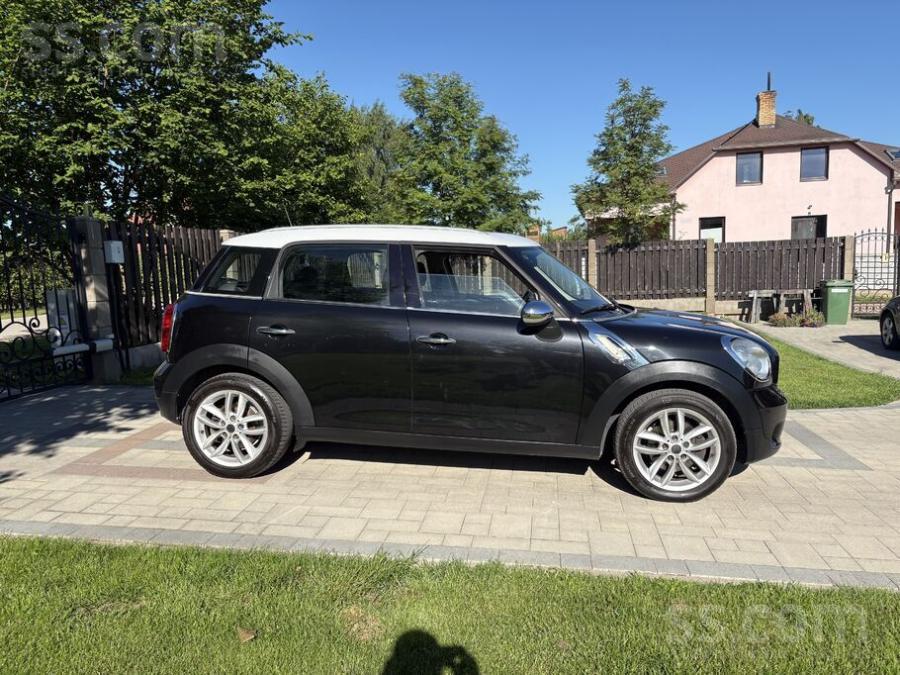 Black MINI Countryman 2011 in Bauska, with an engine capacity of 1.60 L and mileage of 221 thousand km for 3999 €, photo 8 on AUTOMOTO.COM.LV