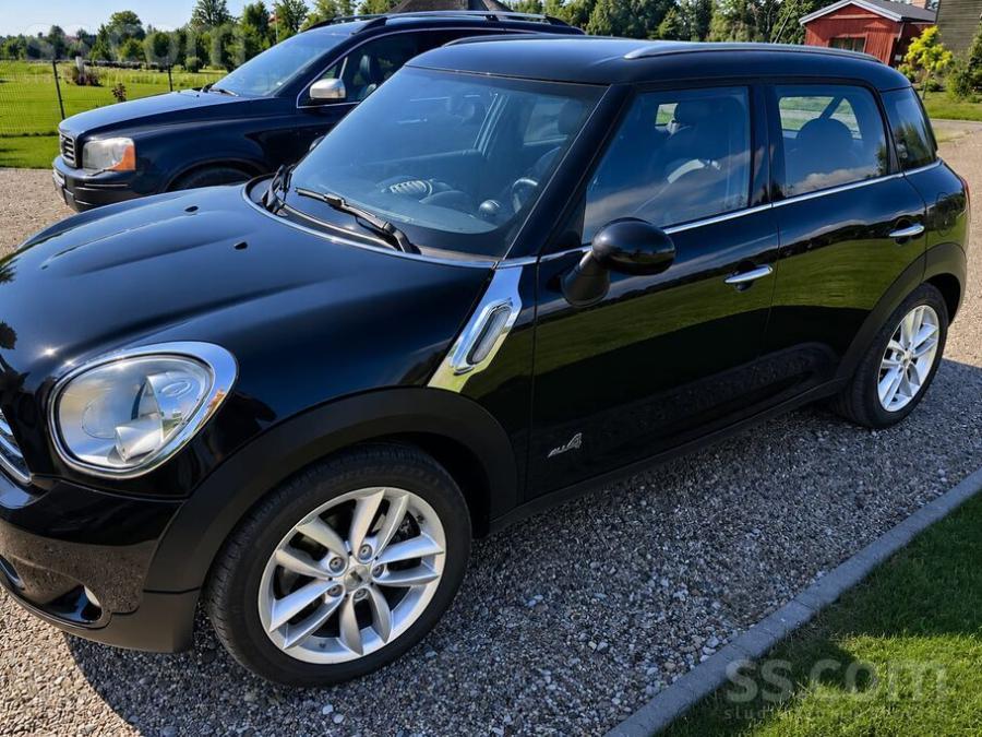 Black MINI Countryman 2011 in Ogre, with an engine capacity of 2.00 L and mileage of 202 thousand km for 5500 €, photo 1 on AUTOMOTO.COM.LV