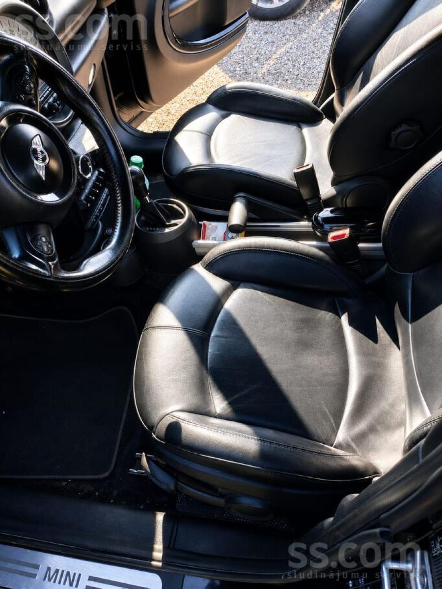 Black MINI Countryman 2011 in Ogre, with an engine capacity of 2.00 L and mileage of 202 thousand km for 5500 €, photo 4 on AUTOMOTO.COM.LV