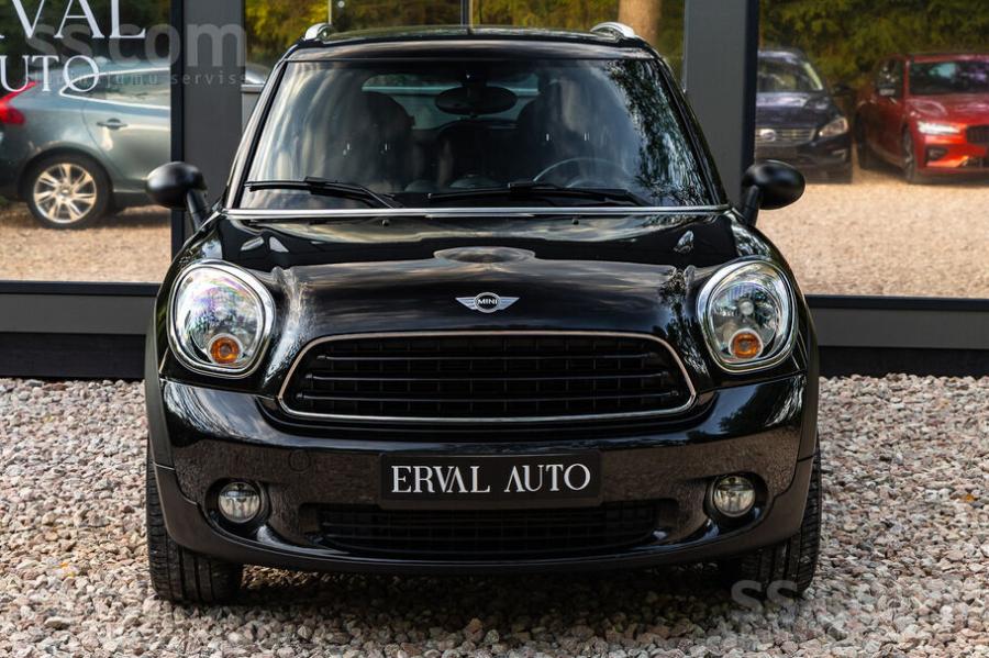 Black MINI Countryman 2011 in Jelgava, with an engine capacity of 1.60 L and mileage of 204 thousand km for 5000 €, photo 3 on AUTOMOTO.COM.LV
