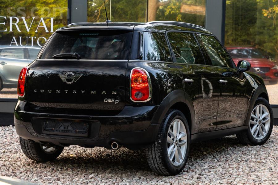 Black MINI Countryman 2011 in Jelgava, with an engine capacity of 1.60 L and mileage of 204 thousand km for 5000 €, photo 5 on AUTOMOTO.COM.LV