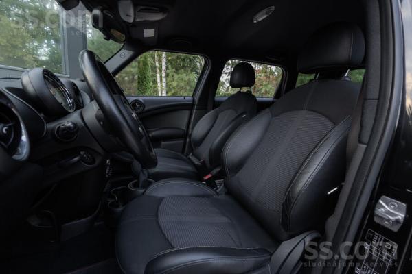 Black MINI Countryman 2011 in Jelgava, with an engine capacity of 1.60 L and mileage of 204 thousand km for 5000 €, photo 7 on AUTOMOTO.COM.LV