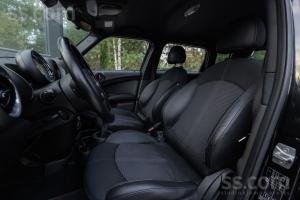 Black MINI Countryman 2011 in Jelgava, with an engine capacity of 1.60 L and mileage of 204 thousand km for 5000 €, photo 8 on AUTOMOTO.COM.LV