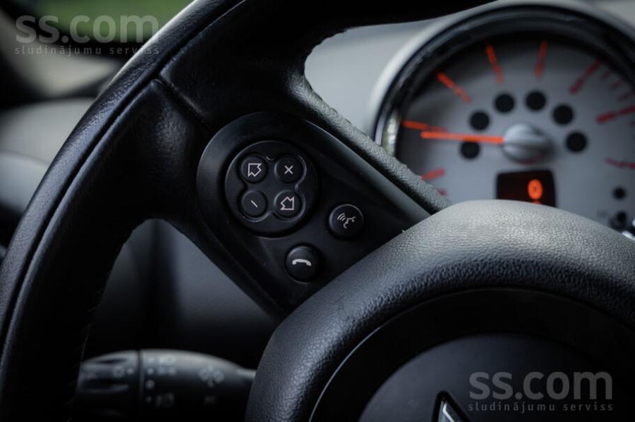 Black MINI Countryman 2011 in Jelgava, with an engine capacity of 1.60 L and mileage of 204 thousand km for 5000 €, photo 13 on AUTOMOTO.COM.LV
