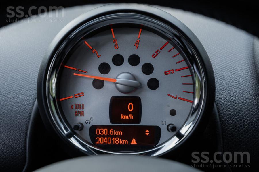 Black MINI Countryman 2011 in Jelgava, with an engine capacity of 1.60 L and mileage of 204 thousand km for 5000 €, photo 17 on AUTOMOTO.COM.LV