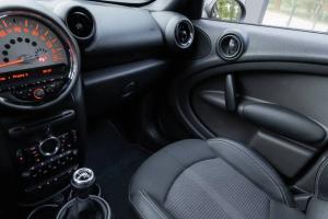 Melns MINI Countryman 2011 Jelgava, ar dzinēja tilpumu 1.60 L un nobraukumu 204 tūkst. km par 5000 €, foto 12 vietnē AUTOMOTO.COM.LV