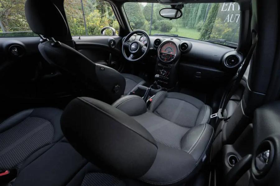 Melns MINI Countryman 2011 Jelgava, ar dzinēja tilpumu 1.60 L un nobraukumu 204 tūkst. km par 5000 €, foto 18 vietnē AUTOMOTO.COM.LV