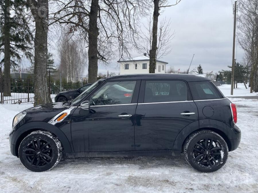 Black MINI Countryman 2012 in Riga, with an engine capacity of 1.60 L and mileage of 315 thousand km for 5990 €, photo 2 on AUTOMOTO.COM.LV
