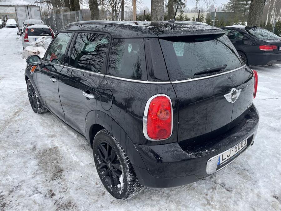 Black MINI Countryman 2012 in Riga, with an engine capacity of 1.60 L and mileage of 315 thousand km for 5990 €, photo 3 on AUTOMOTO.COM.LV