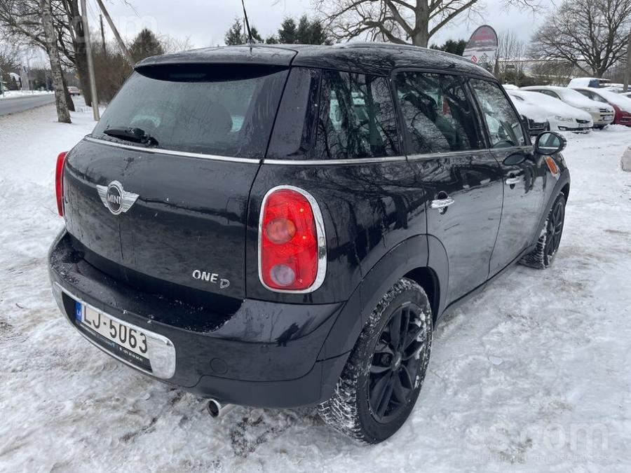 Black MINI Countryman 2012 in Riga, with an engine capacity of 1.60 L and mileage of 315 thousand km for 5990 €, photo 5 on AUTOMOTO.COM.LV