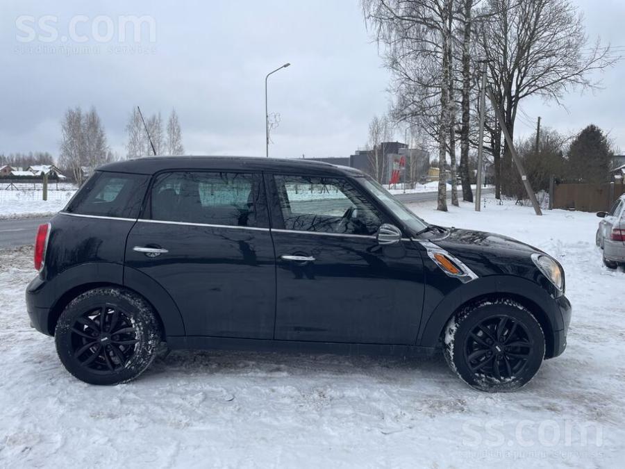 Black MINI Countryman 2012 in Riga, with an engine capacity of 1.60 L and mileage of 315 thousand km for 5990 €, photo 6 on AUTOMOTO.COM.LV