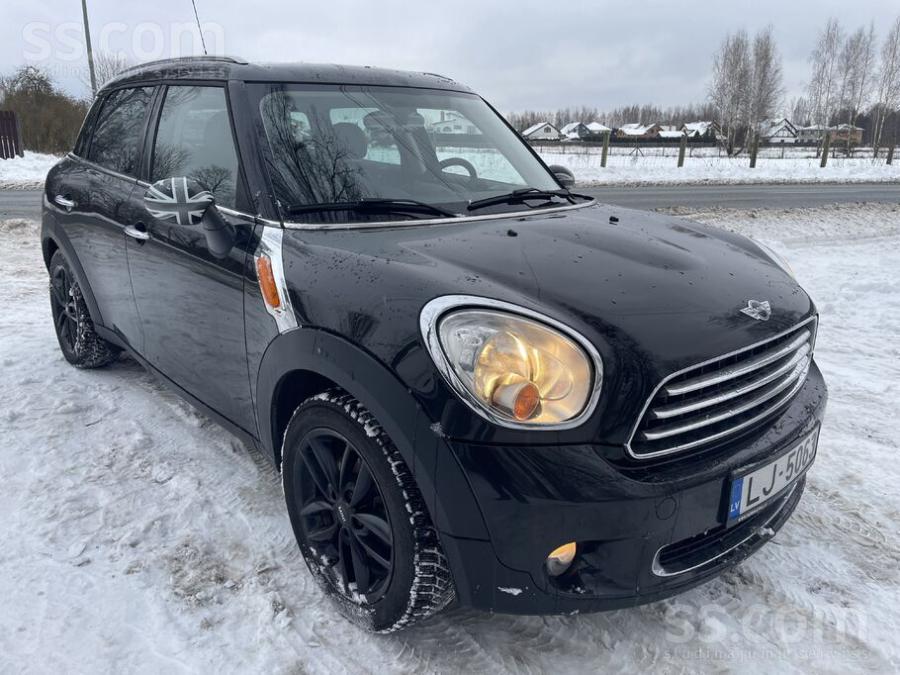Black MINI Countryman 2012 in Riga, with an engine capacity of 1.60 L and mileage of 315 thousand km for 5990 €, photo 7 on AUTOMOTO.COM.LV