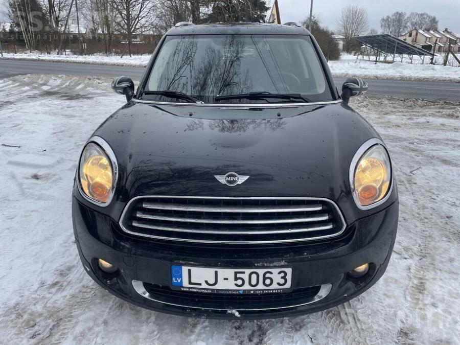 Black MINI Countryman 2012 in Riga, with an engine capacity of 1.60 L and mileage of 315 thousand km for 5990 €, photo 8 on AUTOMOTO.COM.LV