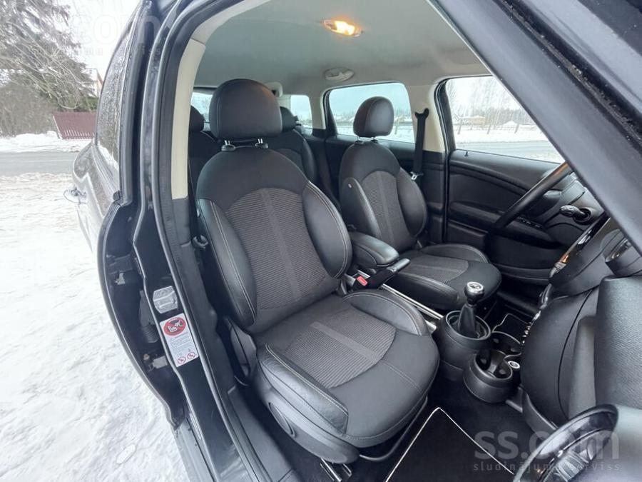 Black MINI Countryman 2012 in Riga, with an engine capacity of 1.60 L and mileage of 315 thousand km for 5990 €, photo 18 on AUTOMOTO.COM.LV