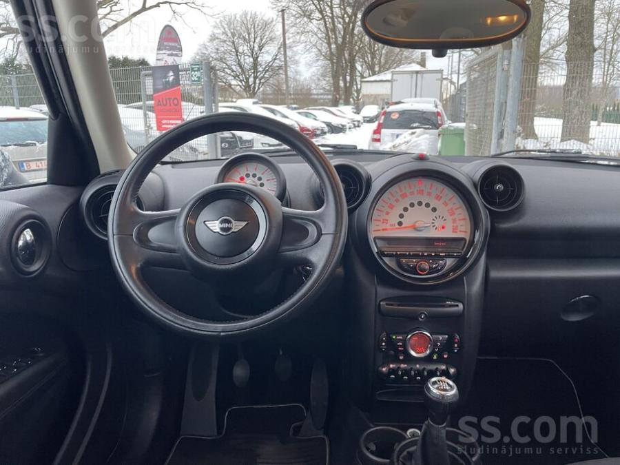 Black MINI Countryman 2012 in Riga, with an engine capacity of 1.60 L and mileage of 315 thousand km for 5990 €, photo 21 on AUTOMOTO.COM.LV