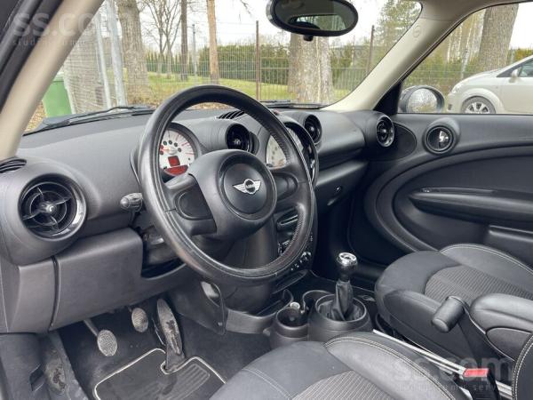 Black MINI Countryman 2012 in Riga, with an engine capacity of 1.60 L and mileage of 315 thousand km for 4990 €, photo 9 on AUTOMOTO.COM.LV