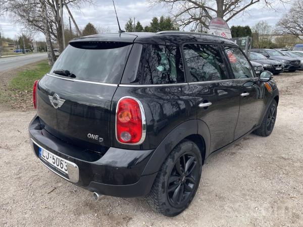 Black MINI Countryman 2012 in Riga, with an engine capacity of 1.60 L and mileage of 315 thousand km for 4990 €, photo 5 on AUTOMOTO.COM.LV