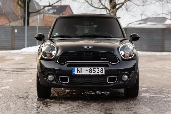 Black MINI Countryman 2012 in Jelgava, with an engine capacity of 2.00 L and mileage of 198 thousand km for 9400 €, photo 3 on AUTOMOTO.COM.LV