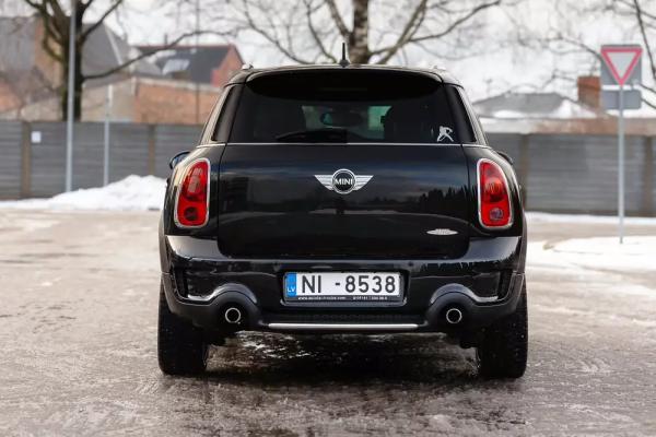 Black MINI Countryman 2012 in Jelgava, with an engine capacity of 2.00 L and mileage of 198 thousand km for 9400 €, photo 6 on AUTOMOTO.COM.LV