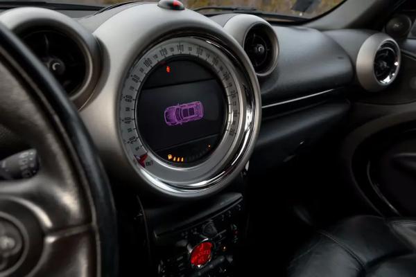 Black MINI Countryman 2012 in Jelgava, with an engine capacity of 2.00 L and mileage of 198 thousand km for 9400 €, photo 8 on AUTOMOTO.COM.LV