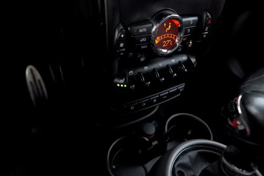 Melns MINI Countryman 2012 Jelgava, ar dzinēja tilpumu 2.00 L un nobraukumu 198 tūkst. km par 9400 €, foto 11 vietnē AUTOMOTO.COM.LV