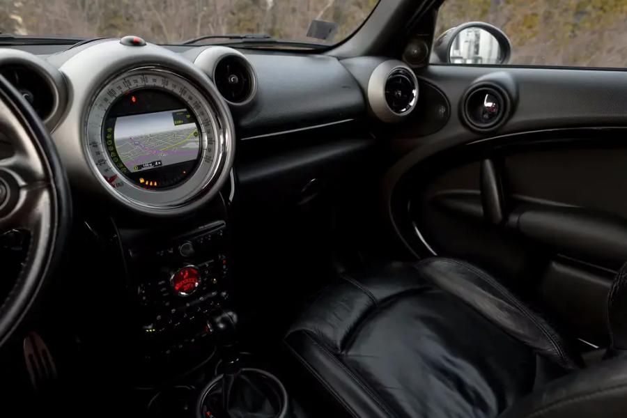 Melns MINI Countryman 2012 Jelgava, ar dzinēja tilpumu 2.00 L un nobraukumu 198 tūkst. km par 9400 €, foto 12 vietnē AUTOMOTO.COM.LV