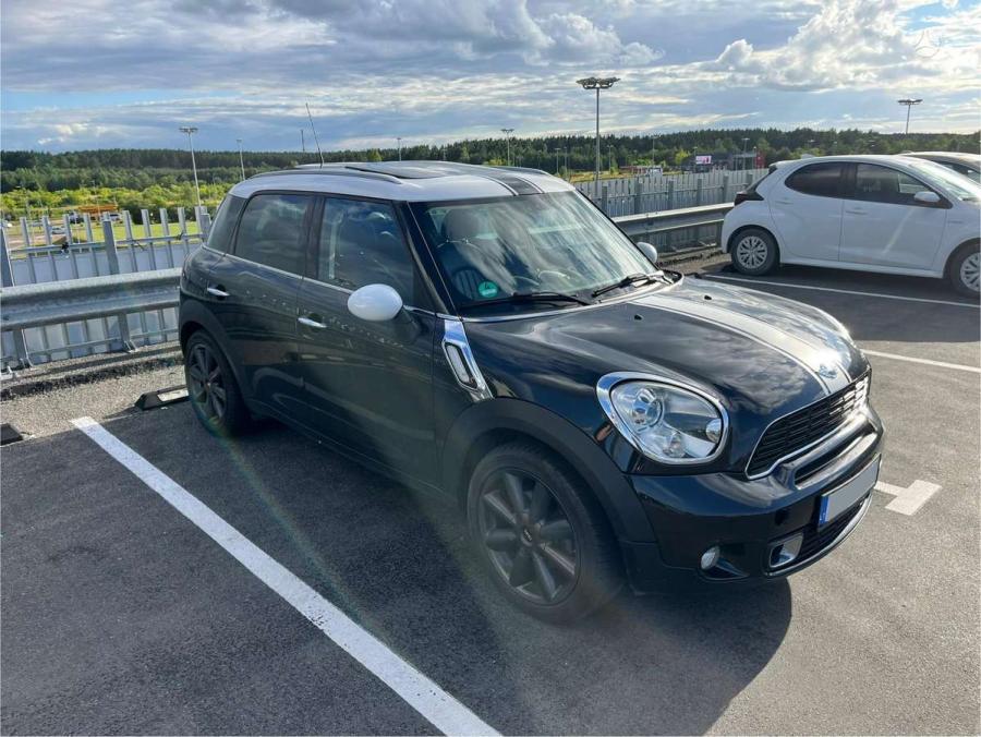 Black MINI Countryman 2012 in Vilnius, with an engine capacity of 2.00 L and mileage of 228 thousand km for 6900 €, photo 3 on AUTOMOTO.COM.LV