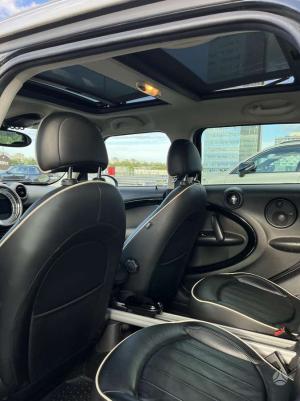 Black MINI Countryman 2012 in Vilnius, with an engine capacity of 2.00 L and mileage of 228 thousand km for 6900 €, photo 7 on AUTOMOTO.COM.LV