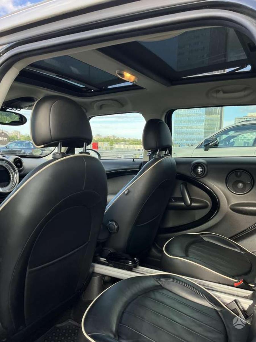 Black MINI Countryman 2012 in Vilnius, with an engine capacity of 2.00 L and mileage of 228 thousand km for 6900 €, photo 7 on AUTOMOTO.COM.LV