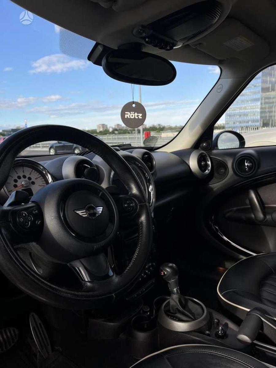 Black MINI Countryman 2012 in Vilnius, with an engine capacity of 2.00 L and mileage of 228 thousand km for 6900 €, photo 8 on AUTOMOTO.COM.LV