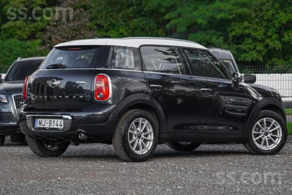 Black MINI Countryman 2013 in Riga, with an engine capacity of 2.00 L and mileage of 238 thousand km for 5590 €, photo 4 on AUTOMOTO.COM.LV