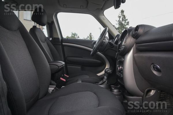 Black MINI Countryman 2013 in Riga, with an engine capacity of 2.00 L and mileage of 238 thousand km for 5590 €, photo 5 on AUTOMOTO.COM.LV
