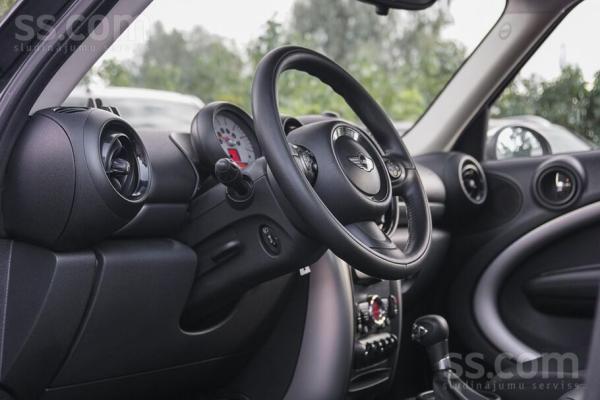 Black MINI Countryman 2013 in Riga, with an engine capacity of 2.00 L and mileage of 238 thousand km for 5590 €, photo 10 on AUTOMOTO.COM.LV