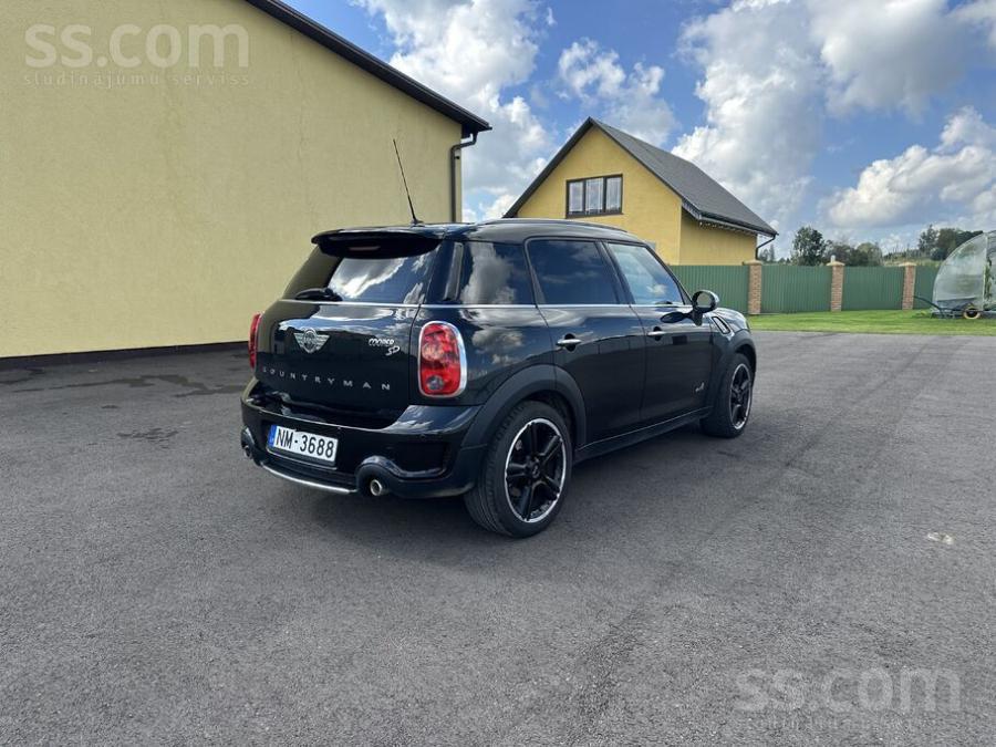Black MINI Countryman 2013 in Daugavpils, with an engine capacity of 2.00 L and mileage of 134 thousand km for 10000 €, photo 3 on AUTOMOTO.COM.LV