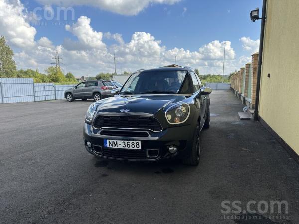 Black MINI Countryman 2013 in Daugavpils, with an engine capacity of 2.00 L and mileage of 134 thousand km for 10000 €, photo 3 on AUTOMOTO.COM.LV