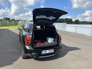 Black MINI Countryman 2013 in Daugavpils, with an engine capacity of 2.00 L and mileage of 134 thousand km for 10000 €, photo 6 on AUTOMOTO.COM.LV