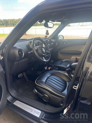 Black MINI Countryman 2013 in Daugavpils, with an engine capacity of 2.00 L and mileage of 134 thousand km for 10000 €, photo 9 on AUTOMOTO.COM.LV