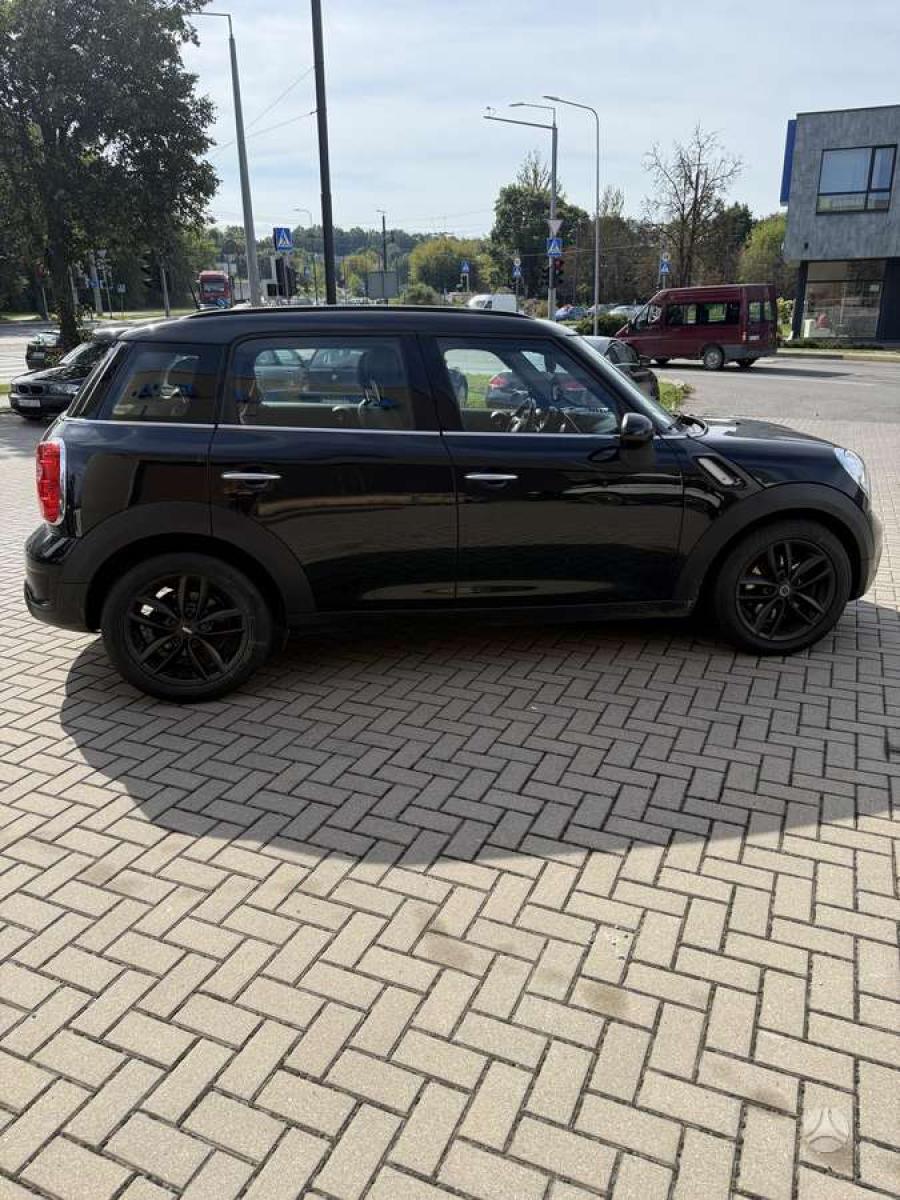 Black MINI Countryman 2014 in Vilnius, with an engine capacity of 1.60 L and mileage of 127 thousand km for 7600 €, photo 3 on AUTOMOTO.COM.LV