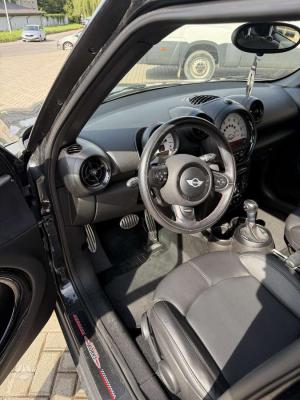 Black MINI Countryman 2014 in Vilnius, with an engine capacity of 1.60 L and mileage of 127 thousand km for 7600 €, photo 6 on AUTOMOTO.COM.LV